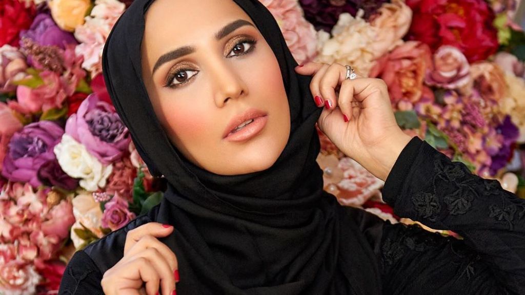 Selebgram Cantik Ini Putuskan Melepas Hijab Setelah 14 Tahun! Kenapa Ya?