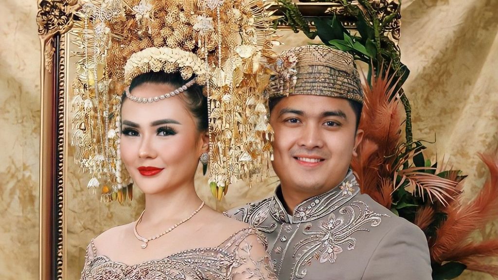 Dipersunting Politikus, Sarah Gibson Diberi Mahar Rp314 Juta