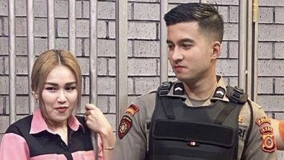 Jadi Sasaran Rayuan Maut Ayu Ting Ting, Ini Sosok Pria yang Bikin Sang Biduan Salting!