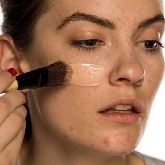Tetap Flawless dan Menawan Seharian, Ini 5 Tips Make Up Anti Crack dan ...