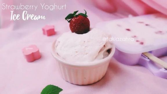 Ajak Si Kecil Masak Yuk Moms! Begini Cara Bikin Es Krim Stroberi yang ...