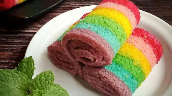 Resep Rainbow Roll Cake, Si Kecil Pasti Suka Moms!