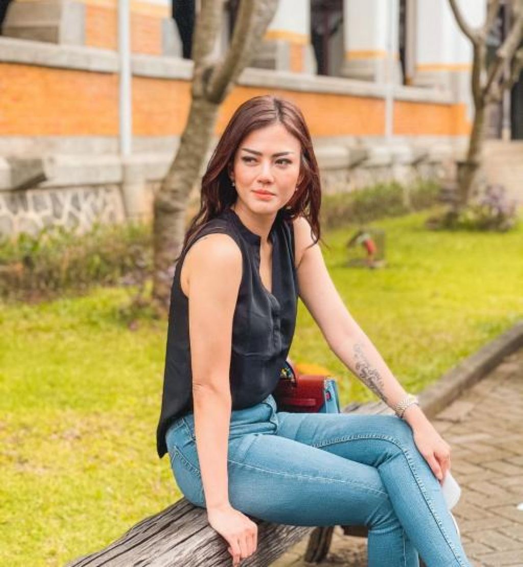 Heboh Dituding Jadi Selingkuhan Raffi Ahmad, Nita Gunawan Asyik Pamer ... Heboh Dituding Jadi Selingkuhan Raffi Ahmad, Nita Gunawan Asyik Pamer ...