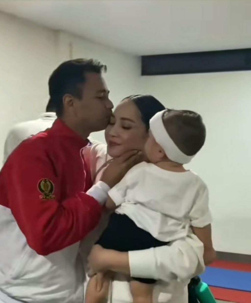 Menangkan Pertandingan Tenis, Aksi Romantis Nagita Slavina dan Raffi Ahmad Jadi Sorotan, Netizen ...