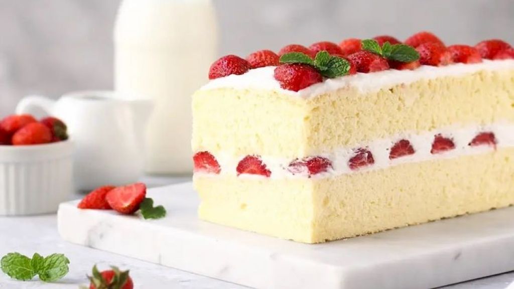 Resep Bolu Lapis Strawberry, Manis, Lembut Banget, Anti Gagal
