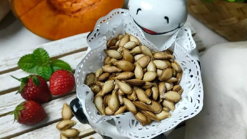 Trik Mudah Bikin Kuaci Pakai Labu Parang, Tinggal Oven Langsung Jadi Moms!