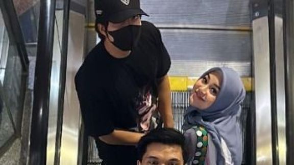 Kelihatannya Tali Tas Biasa, Aurel Hermansyah Keciduk Pakai Bag Strap ...