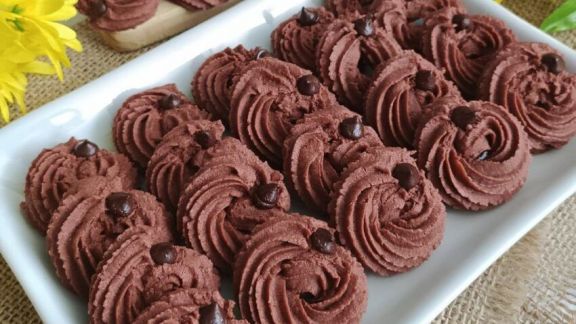 Resep Kue Semprit Coklat, Bisa Jadi 2 Toples, Anak-anak Pasti Suka Banget!